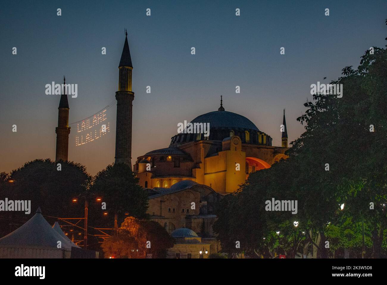 Postcards from around the world hi-res stock photography and images - Alamy