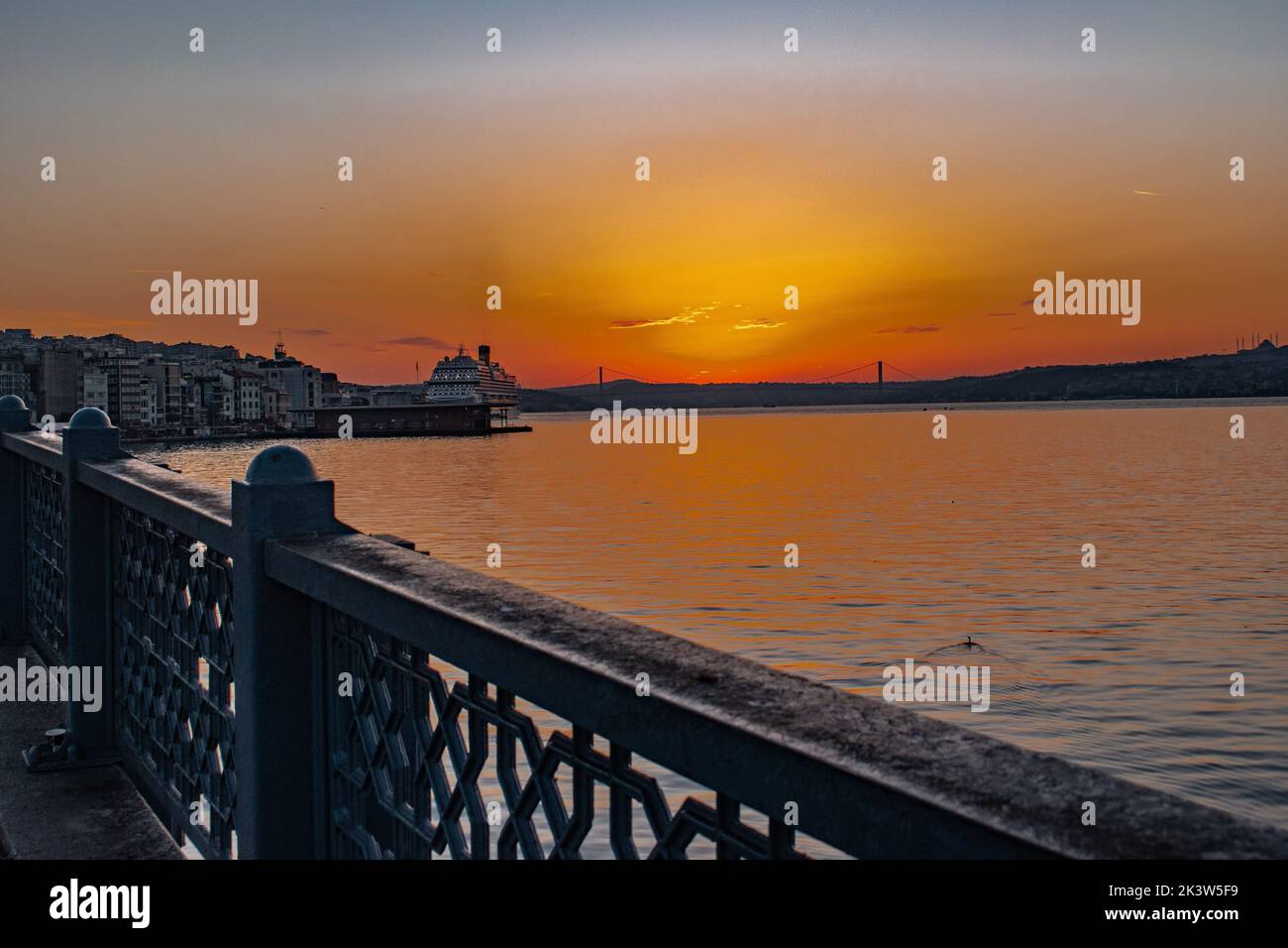 Postcards from around the world hi-res stock photography and images - Alamy