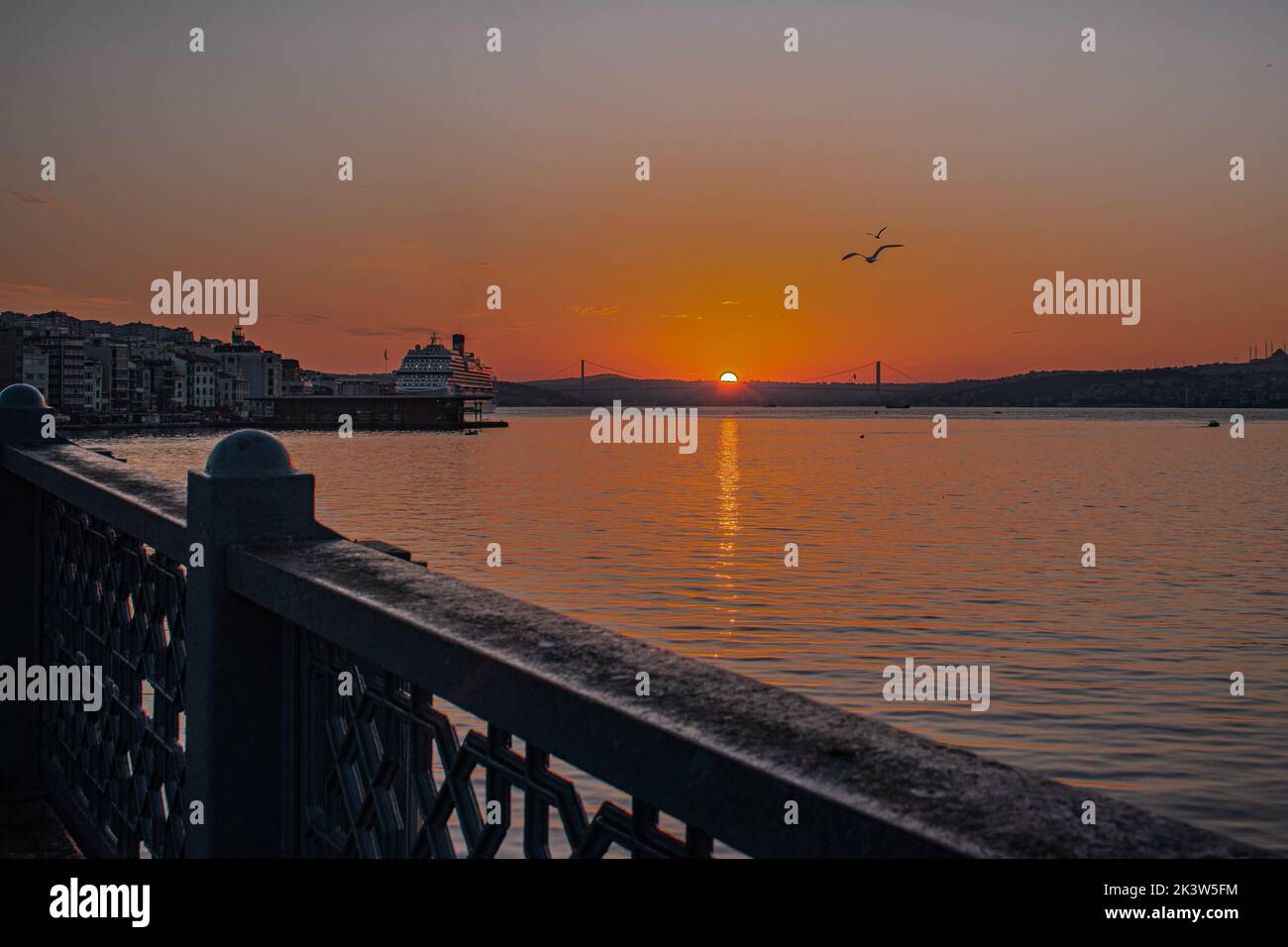 Postcards from around the world hi-res stock photography and images - Alamy