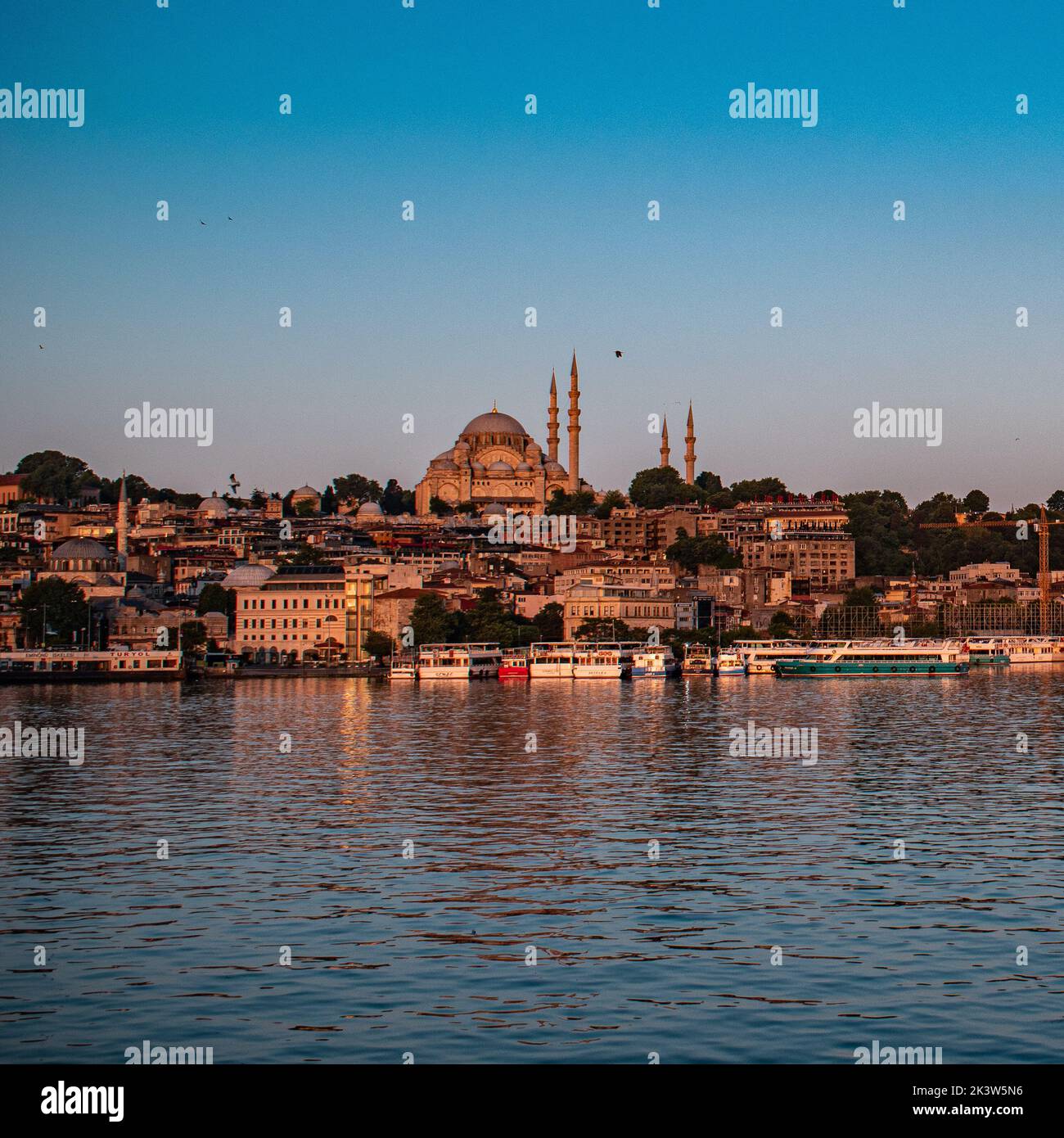 Postcards from around the world hi-res stock photography and images - Alamy