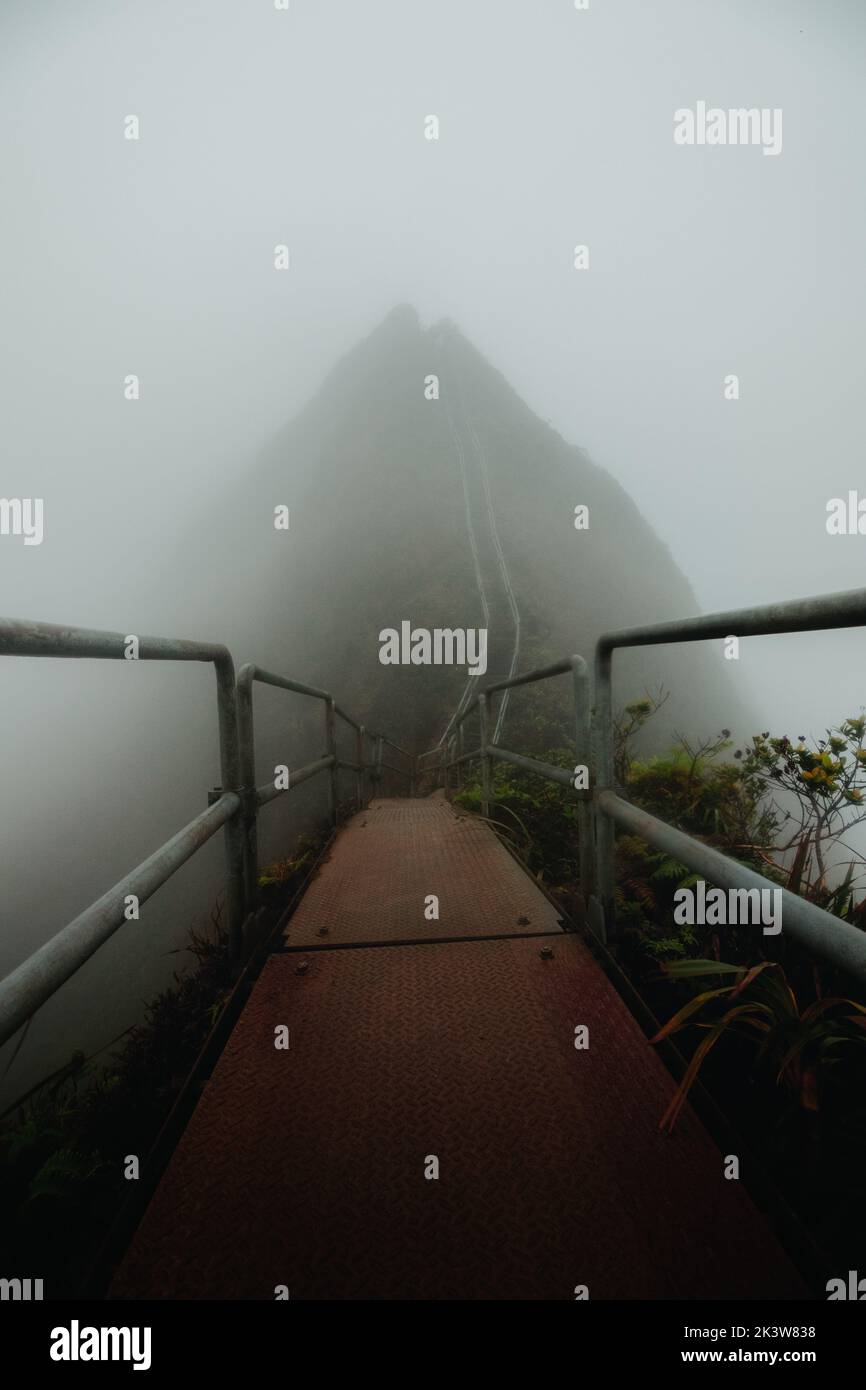 Haiku hawaii stairs hi-res stock photography and images - Alamy