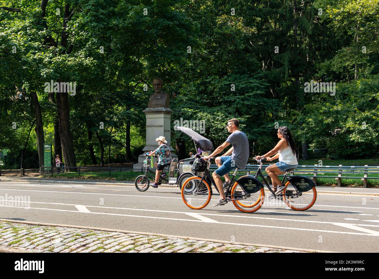 Central park new york people biking hi-res stock photography and images ...