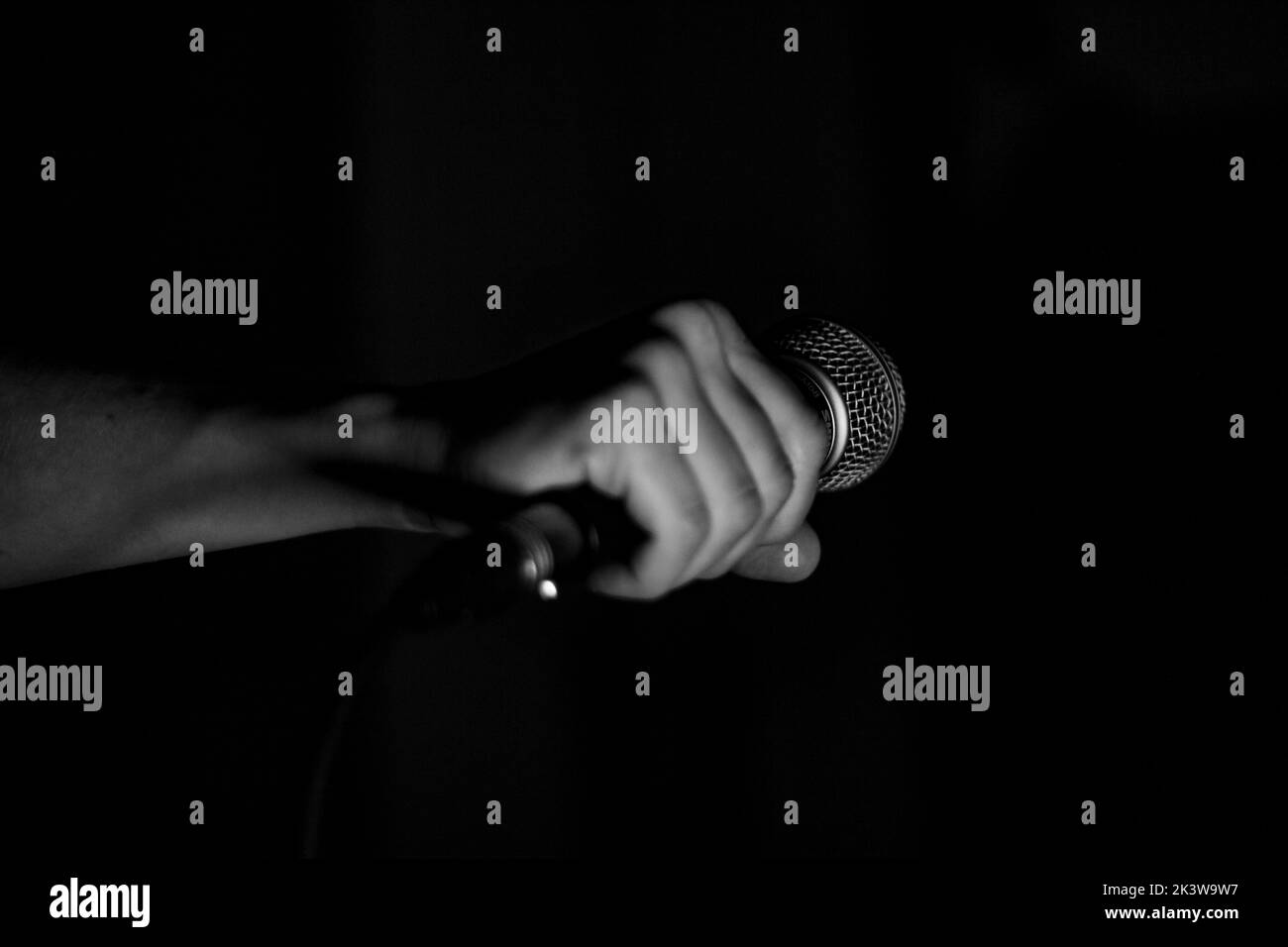 Hand dropping microphone hi-res stock photography and images - Alamy