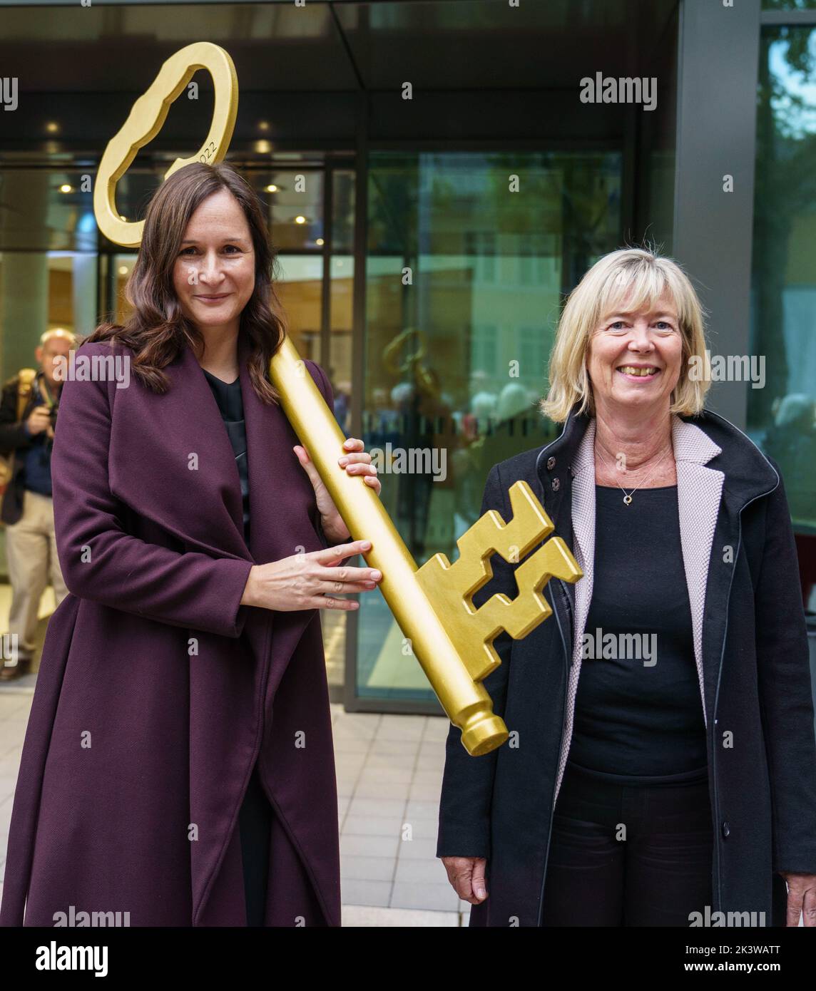 Mainz, Germany. 28th Sep, 2022. Alexandra Busch (l), the Director ...