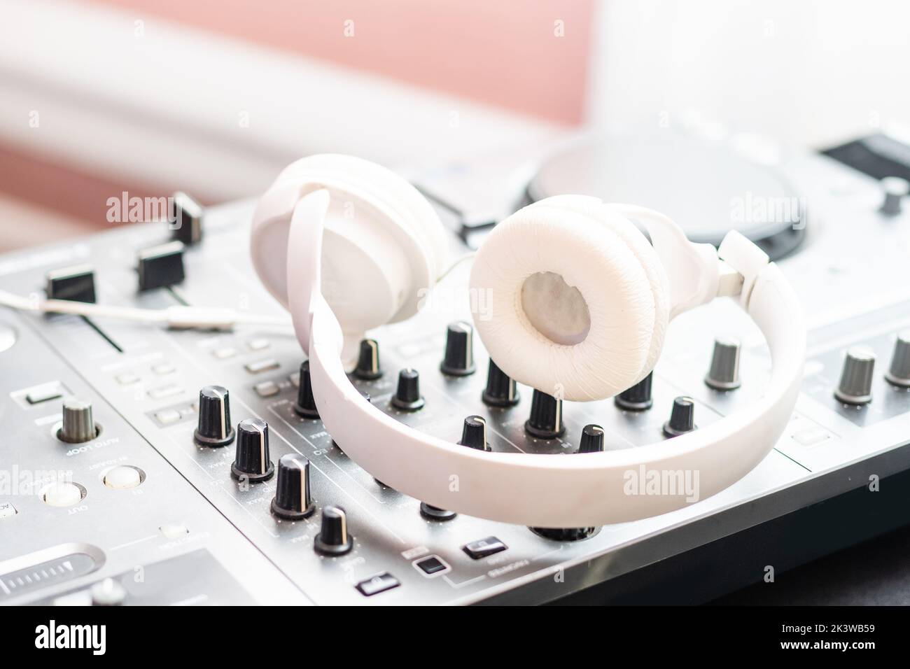 How to setup a record player hi-res stock photography and images - Alamy