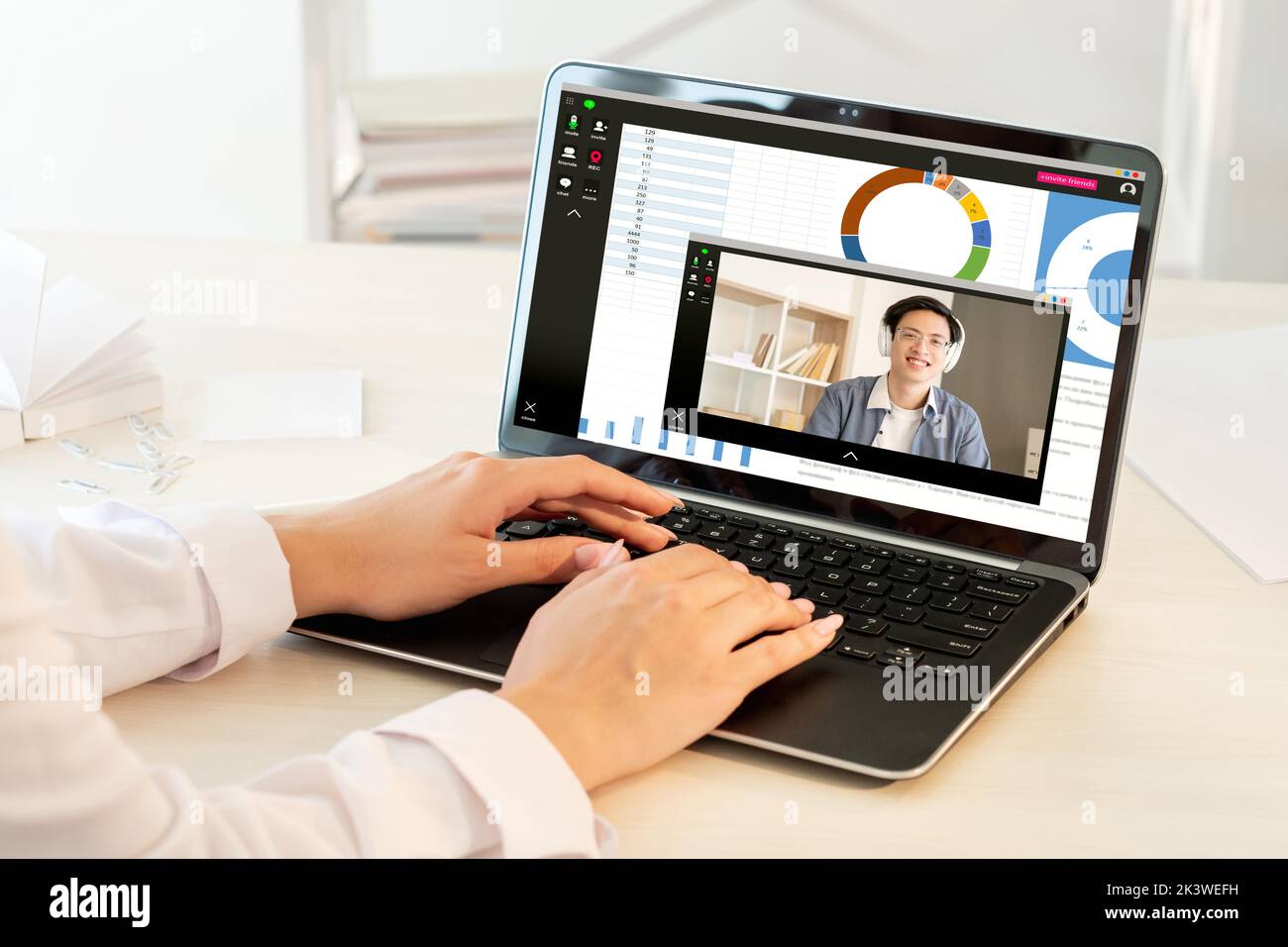 Screen hands hi-res stock photography and images - Alamy