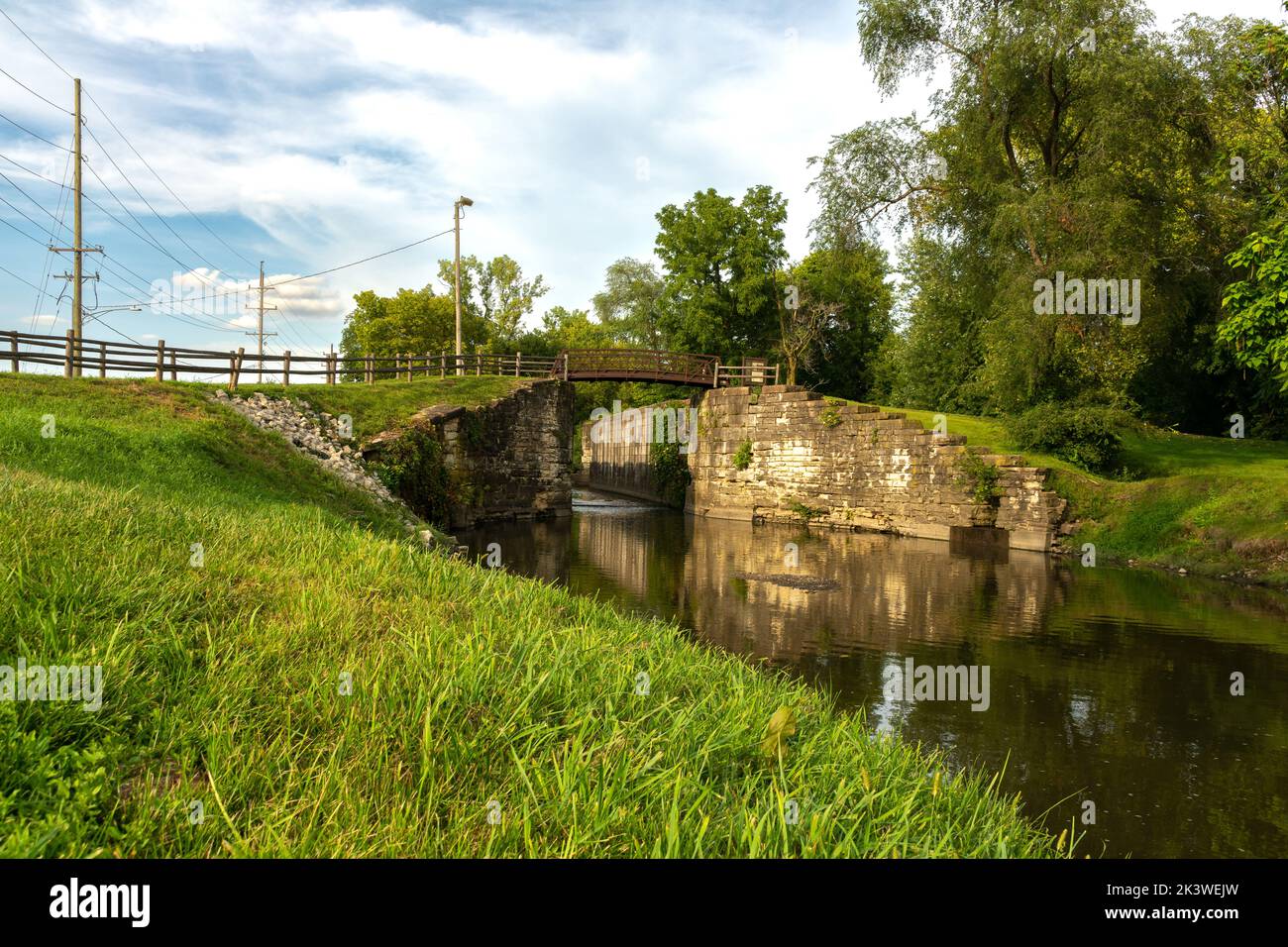 Lock number 1 on the Illinois and Michigan Canal in the afternoon light ...