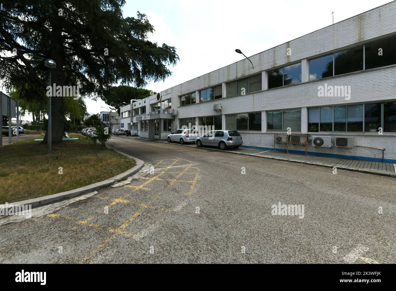 Rooftop parking area hi-res stock photography and images - Alamy
