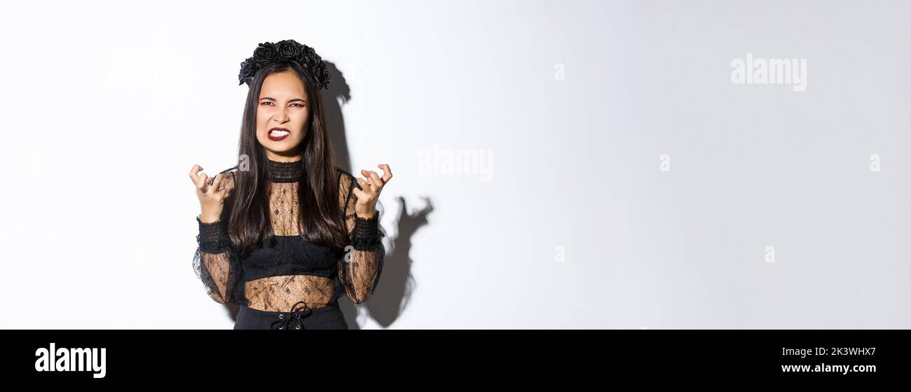 Woman swearing black and white hi-res stock photography and images - Alamy