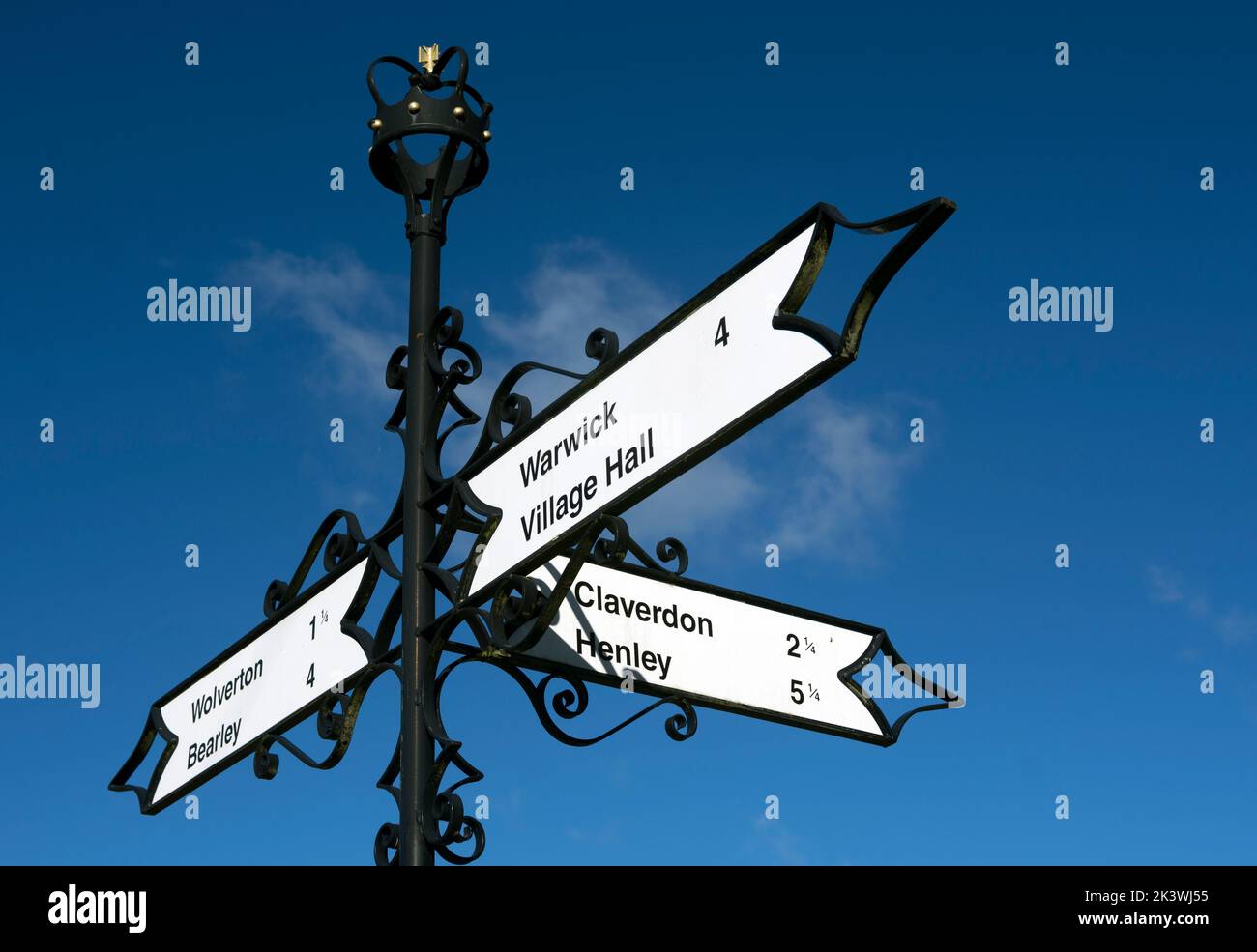 Signpost at Norton Lindsey village, Warwickshire, England, UK Stock ...