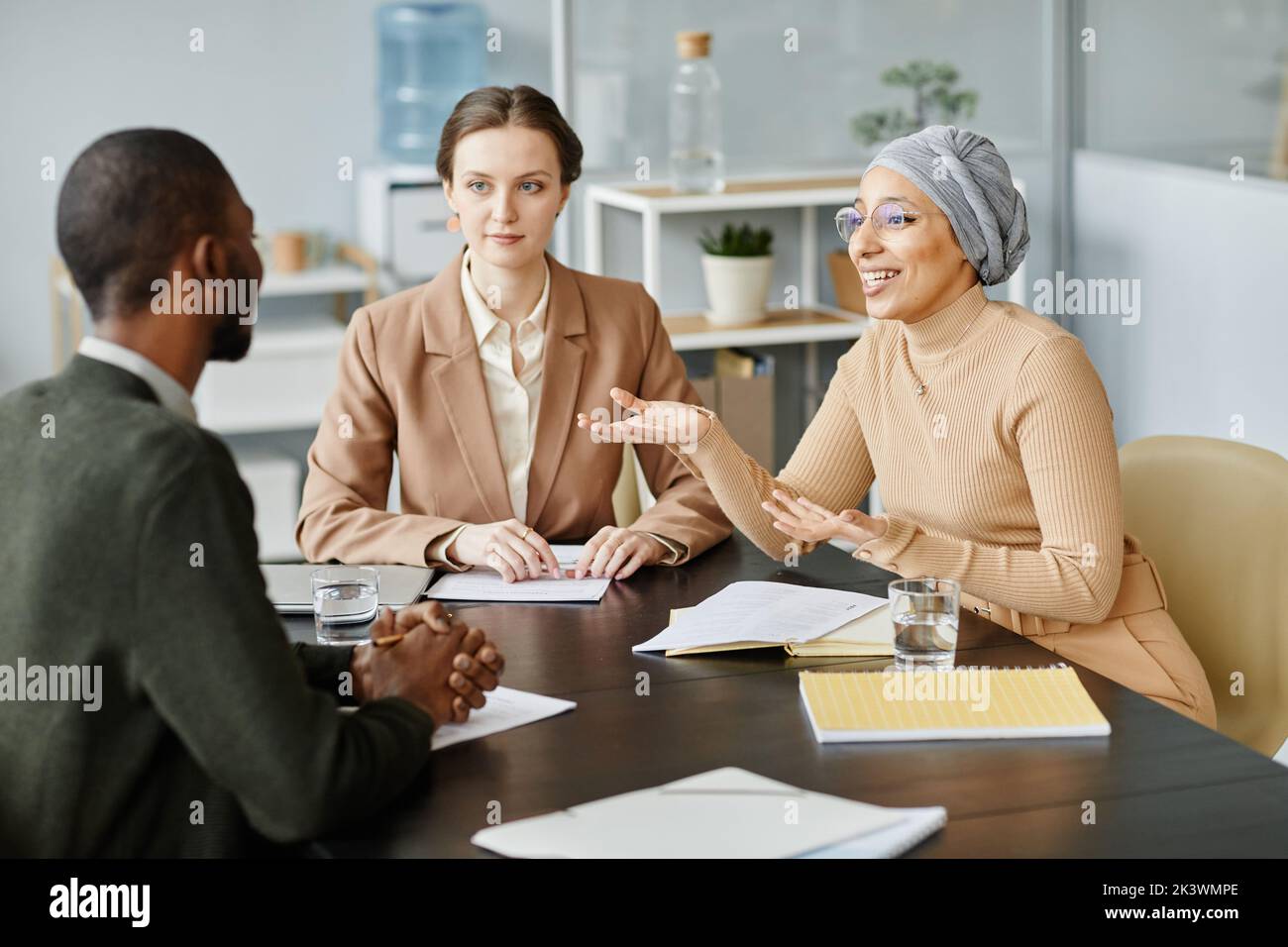Muslim woman job interview hi-res stock photography and images - Alamy