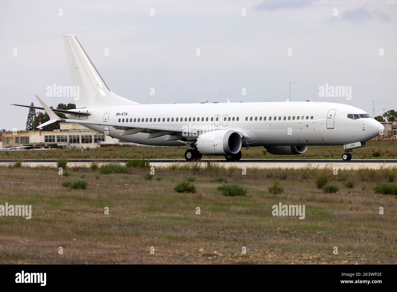 SmartLynx Malta Boeing 737-8 MAX (Reg.: 9H-ETA) in all white ...