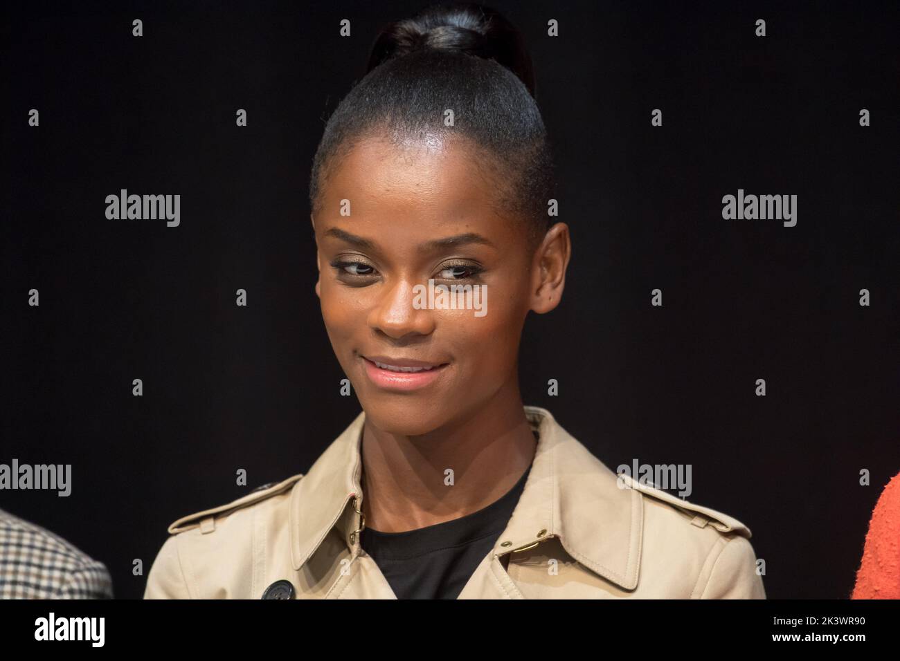 Twins movie hi-res stock photography and images - Alamy