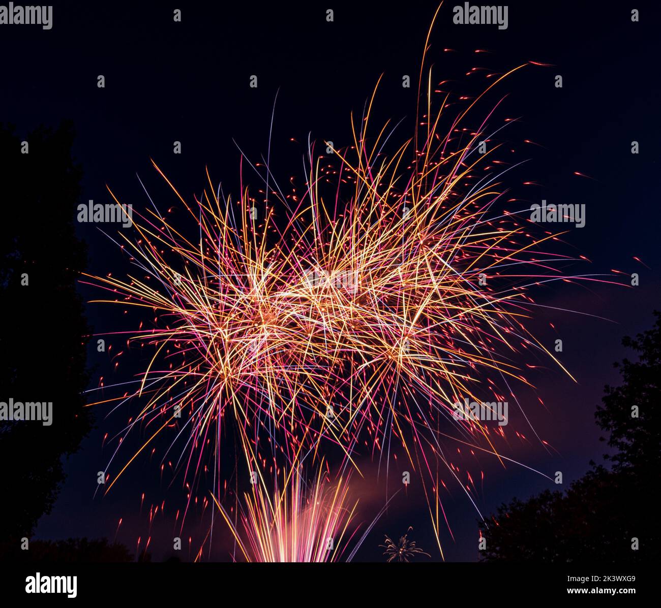 A firework undershot bursting sparks in the night sky Stock Photo - Alamy