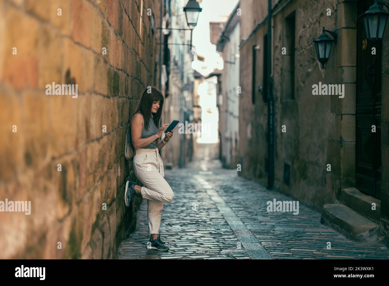 Lean against the wall hi-res stock photography and images - Alamy