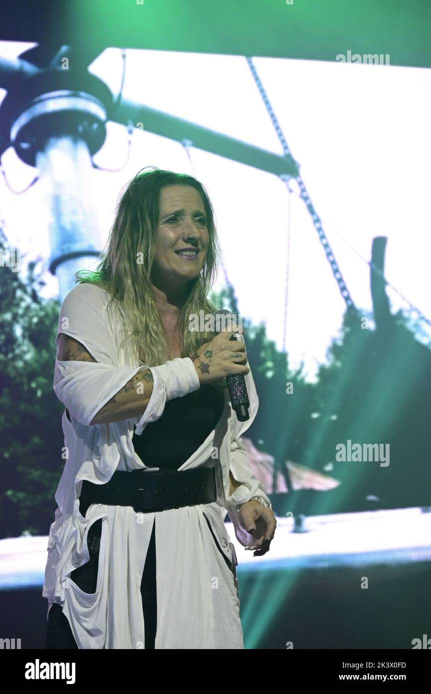 Daniela Ulrich aka Daniela Alfinito bei der "Für unsere Freunde" Tour ...