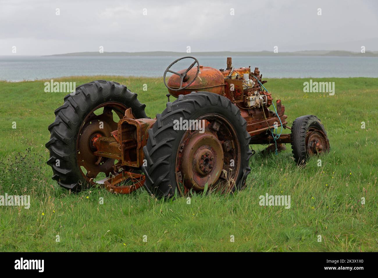 Green old tractor hi-res stock photography and images - Alamy
