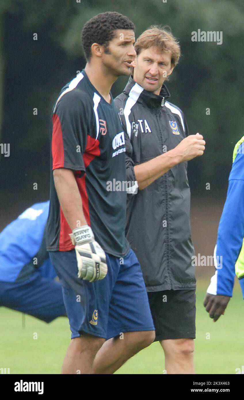 Portsmouth Training Ground, 17/08/06Tony Adams has a word with David ...