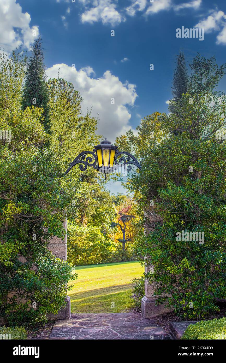 Garden gate arch hi-res stock photography and images - Alamy