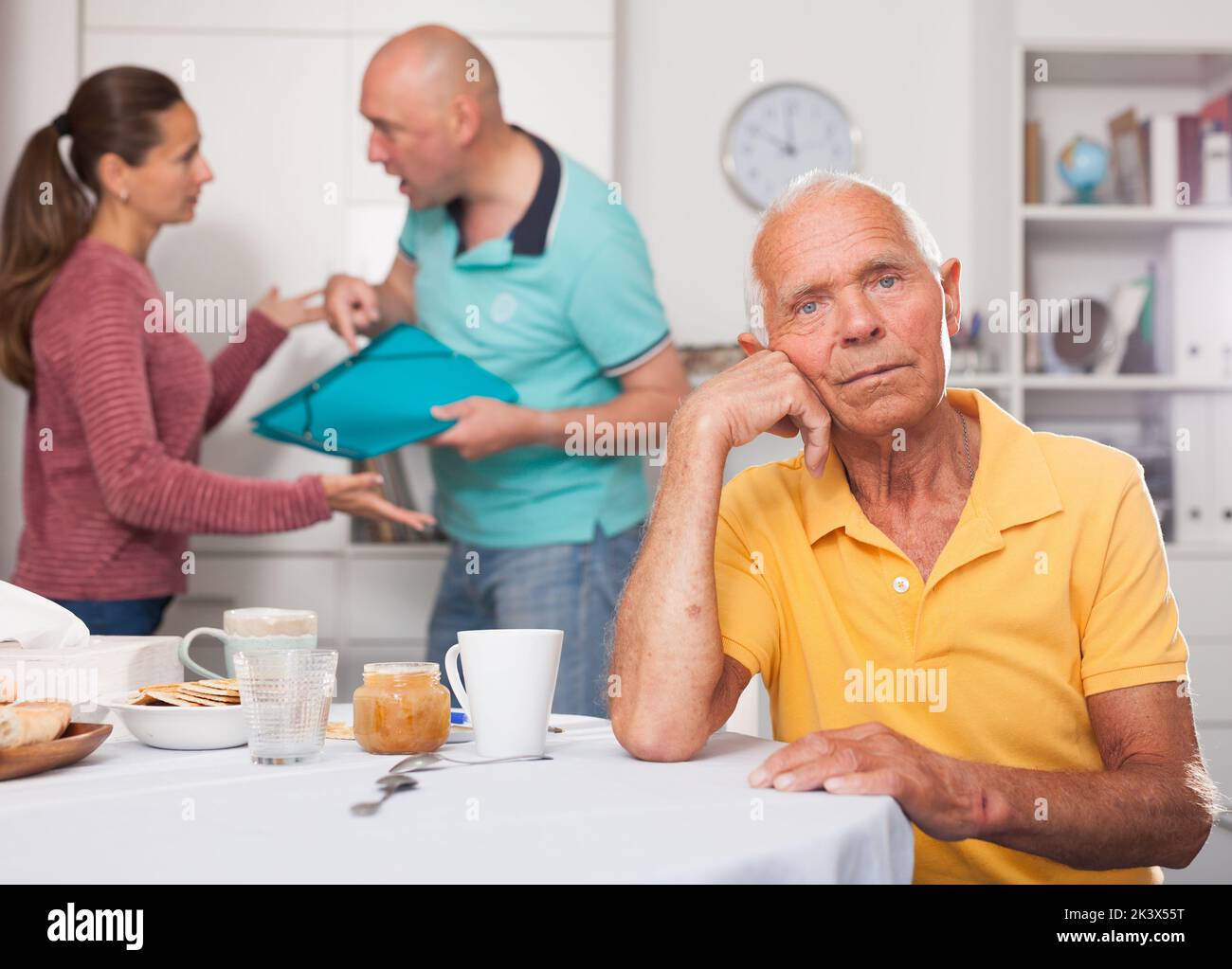 Family arguing at table hi-res stock photography and images - Alamy