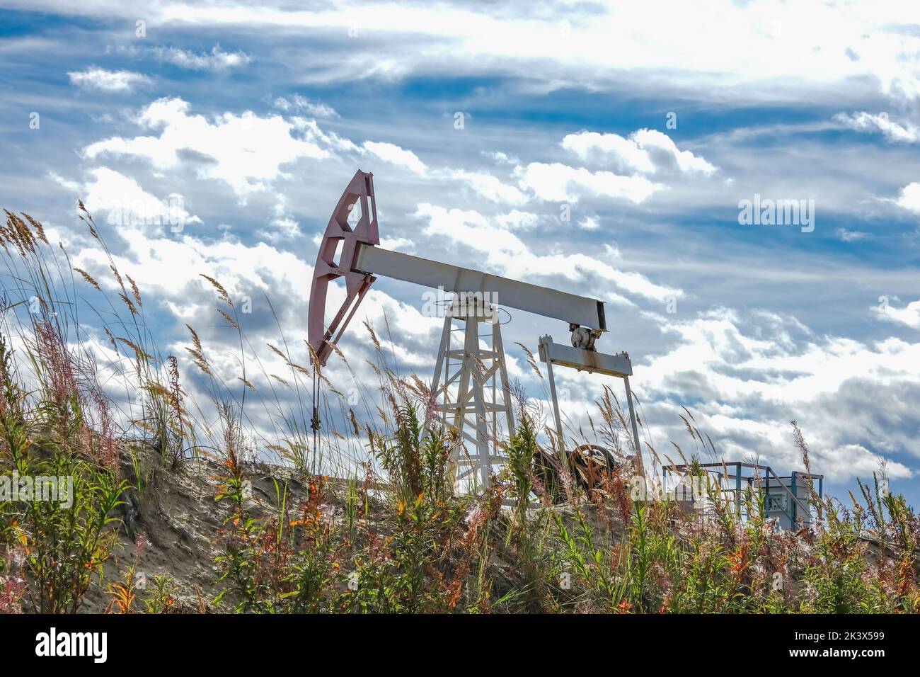 A single-shoulder rocking machine at an oil field. Oil and gas ...