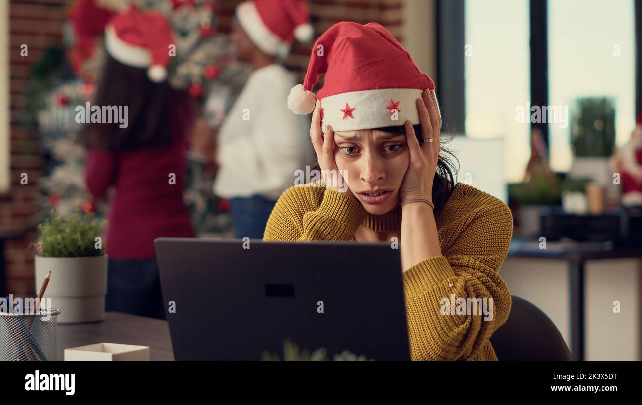 Noisy office trying work hi-res stock photography and images - Alamy