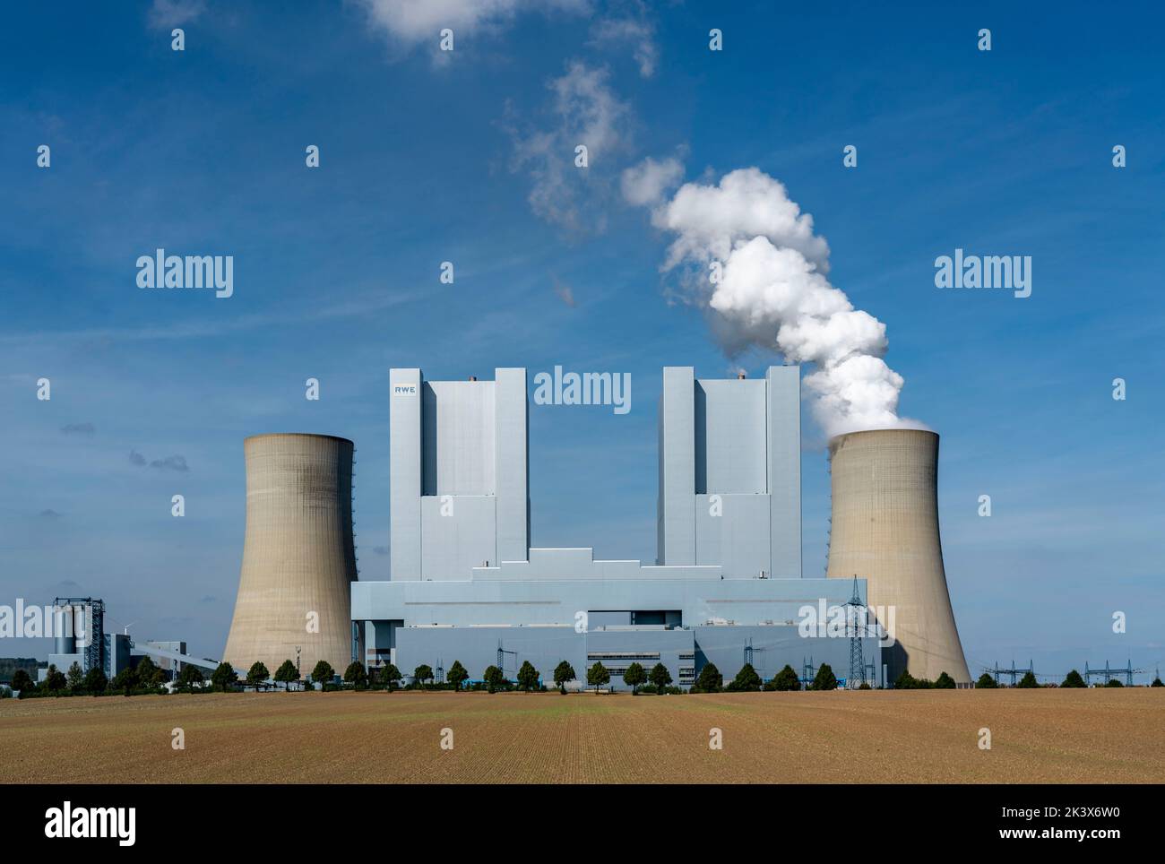RWE's Neurath lignite-fired power plant, near Grevenbroich, Germany's ...