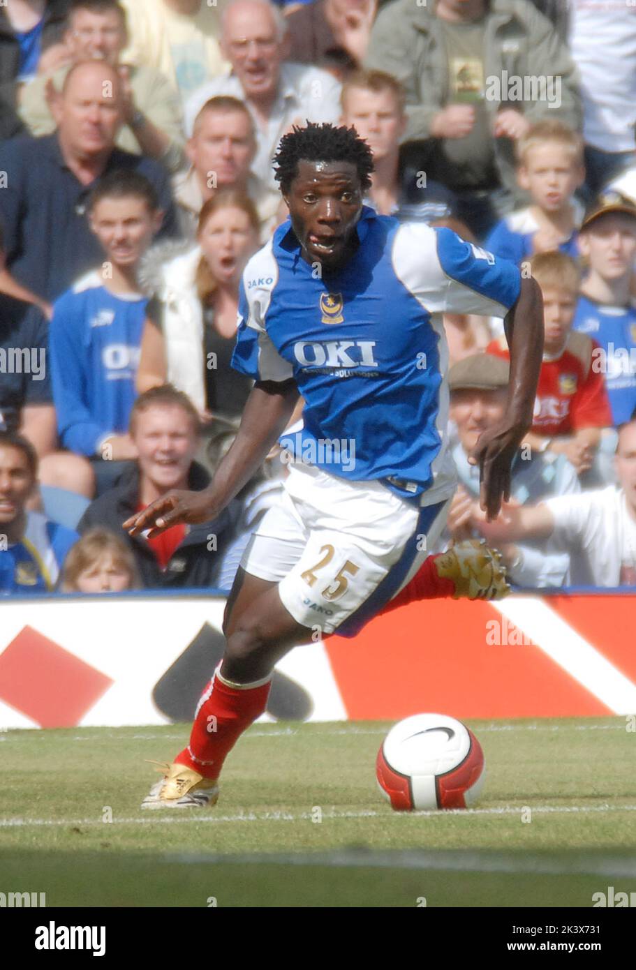 Portsmouth Blackburn Benjani Mwaruwari . PIC MIKE WALKER, 2006 Stock ...