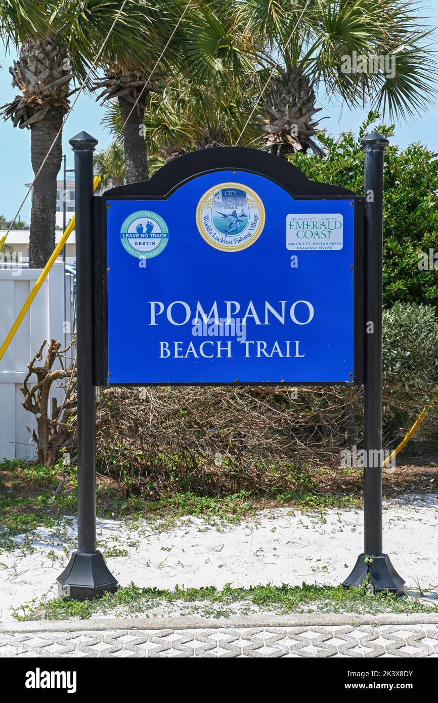 The Destin, FL, Pompano street public access point to walkway to public ...