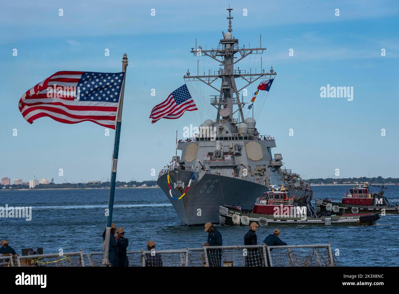 NORFOLK (Sept. 28, 2022) The Arleigh Burke-class destroyer USS Gonzalez ...