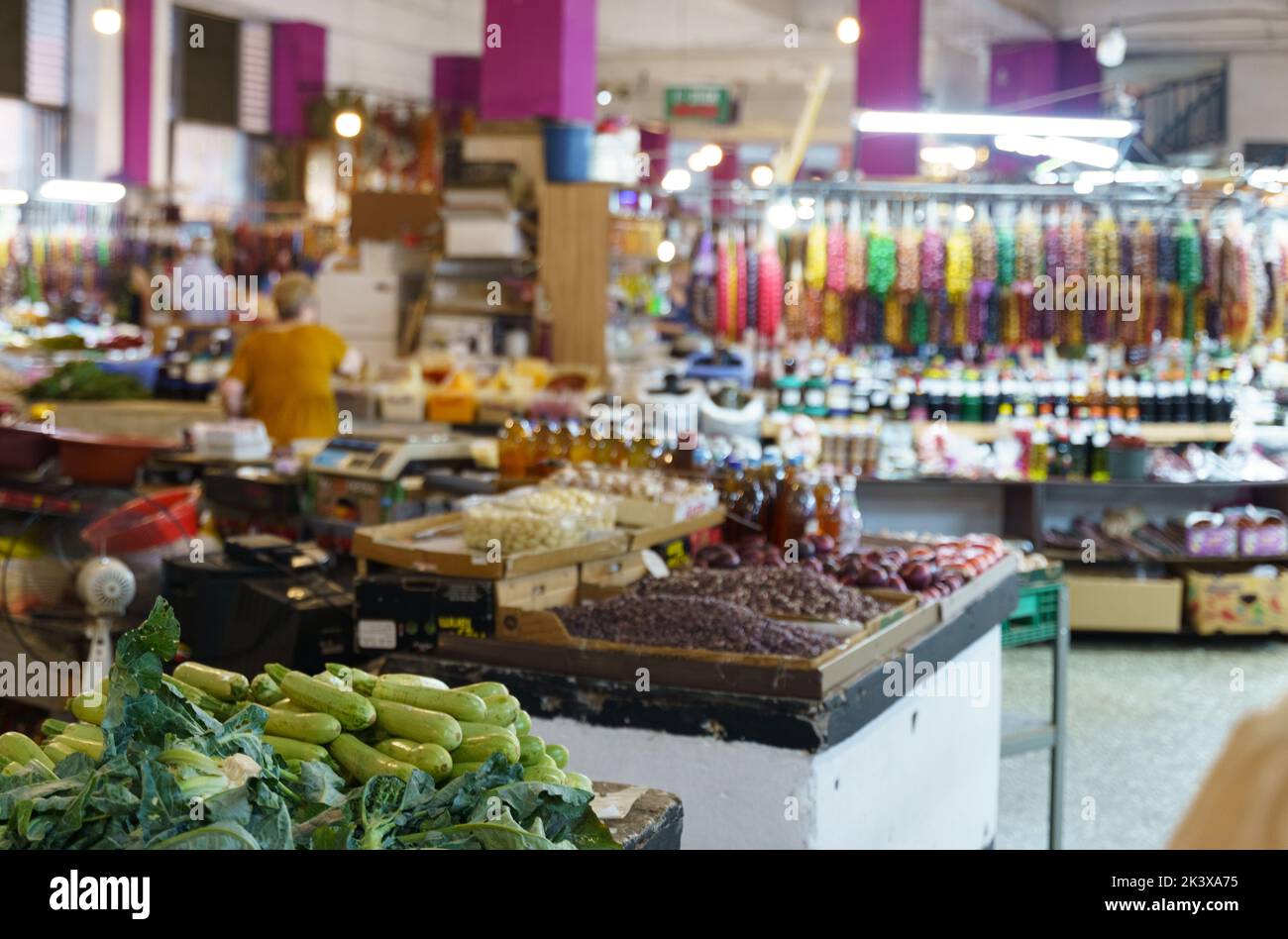 Blurred image of market stalls. Background image of a shopping market ...