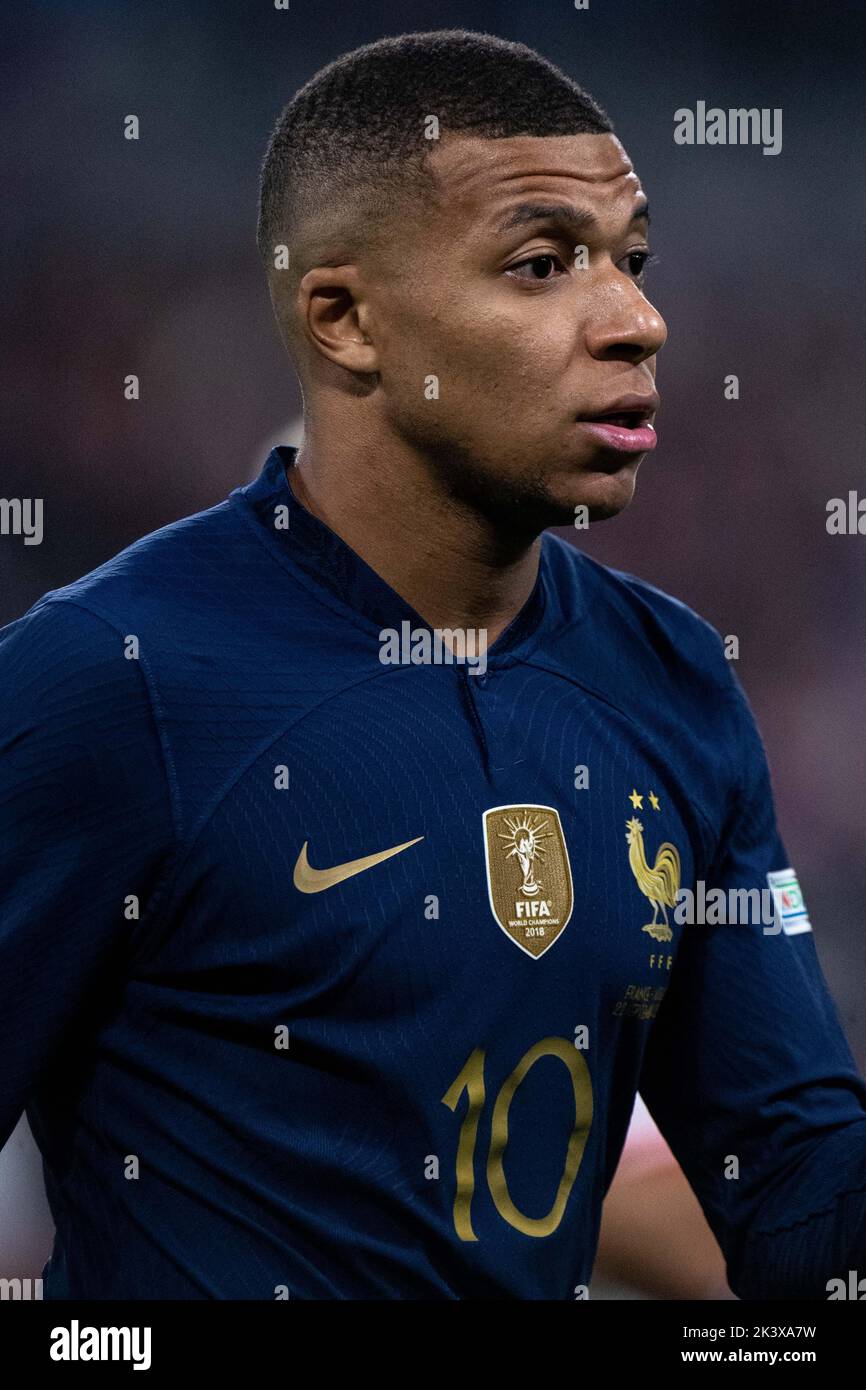 Kylian mbappe france kit hi-res stock photography and images - Alamy