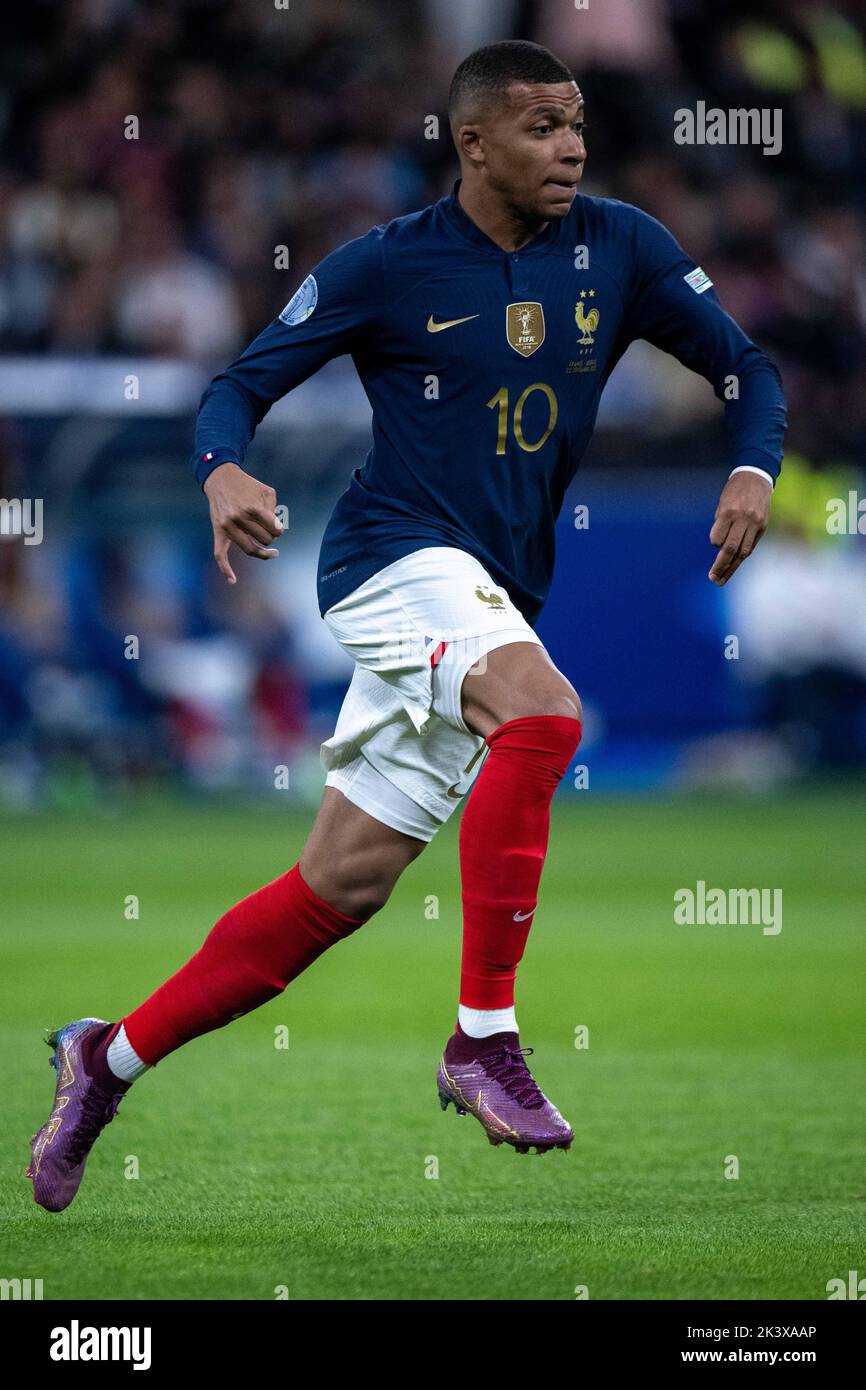 Kylian mbappe france kit hi-res stock photography and images - Alamy