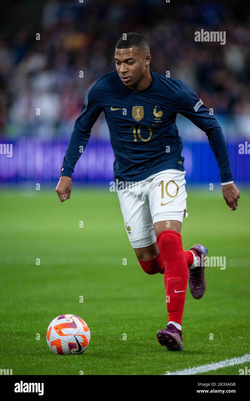 Kylian mbappe france kit hi-res stock photography and images - Alamy