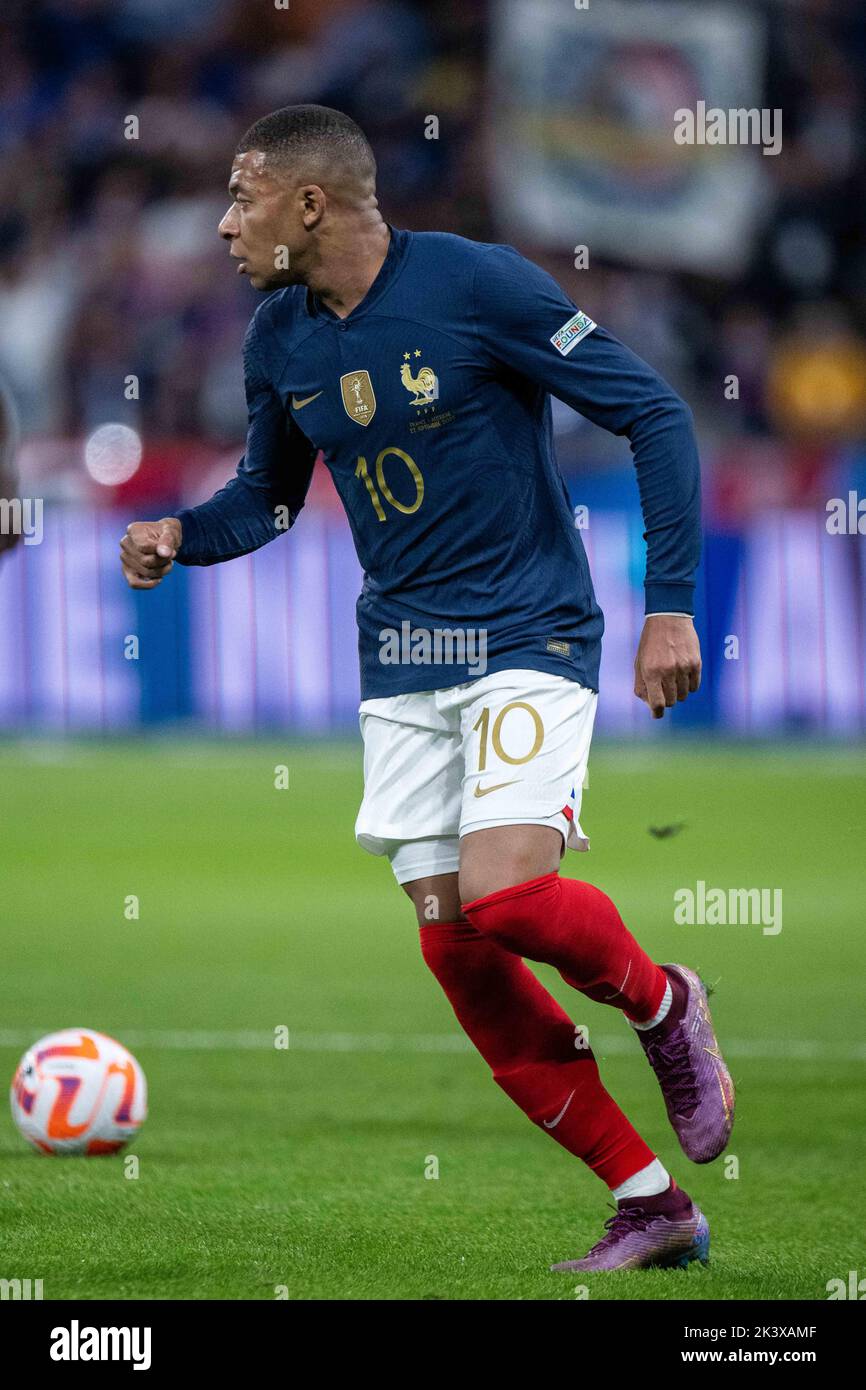 Kylian mbappe france kit hi-res stock photography and images - Alamy