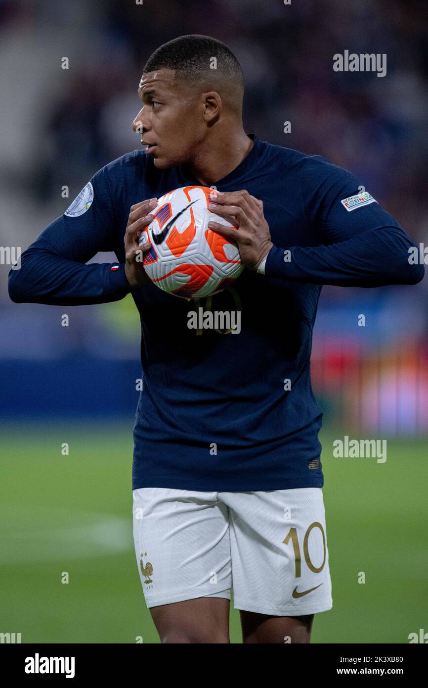 Kylian mbappe france kit hi-res stock photography and images - Alamy