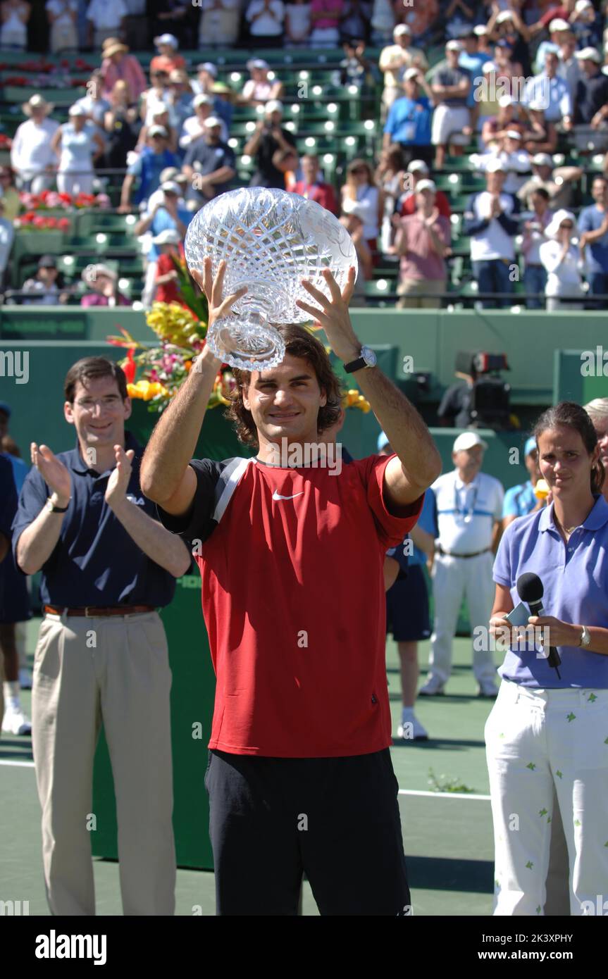 Breaking news file photo roger federer retires hi-res stock photography ...