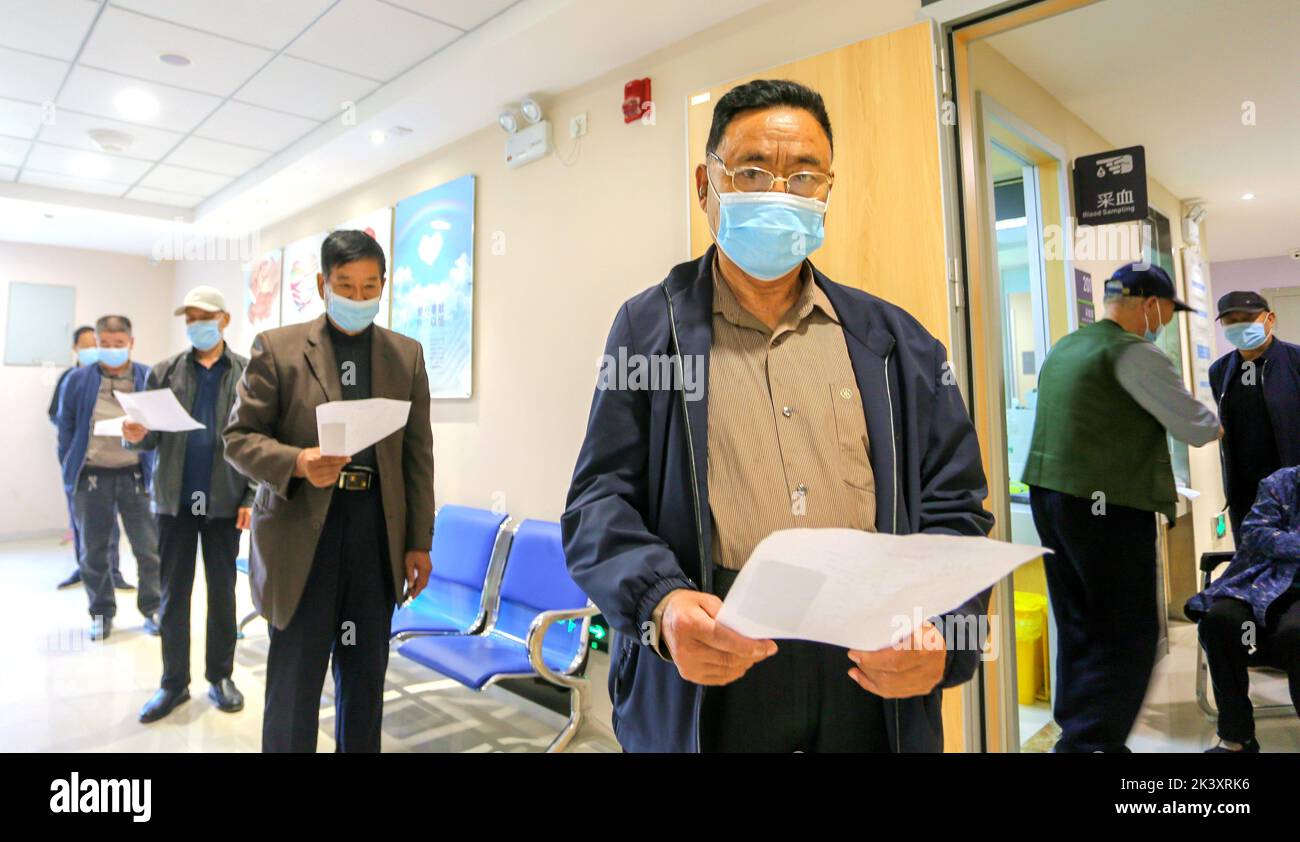 HANDAN, CHINA - SEPTEMBER 28, 2022 - Veteran cadres line up for a free ...