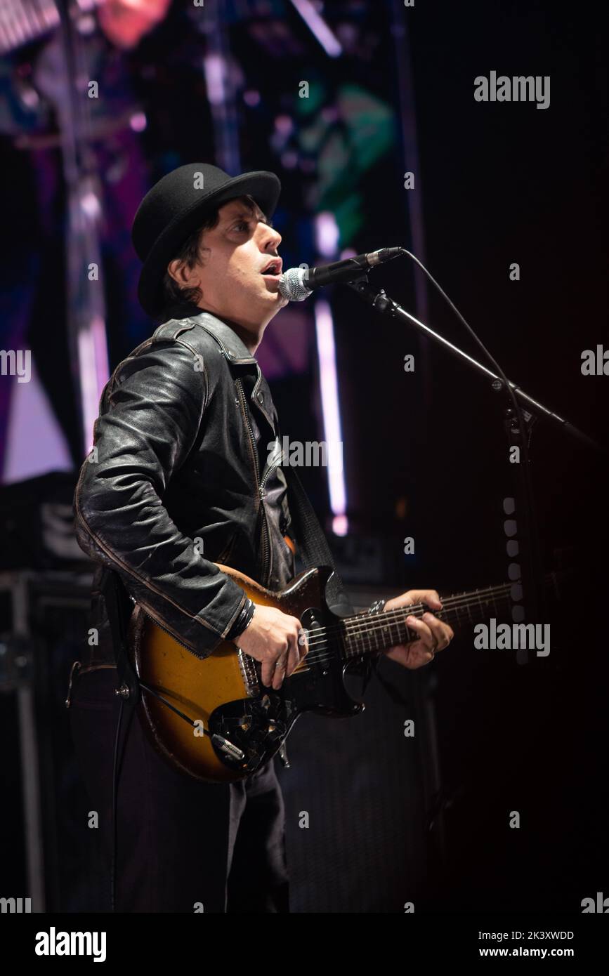 Carl barat guitar hi-res stock photography and images - Alamy