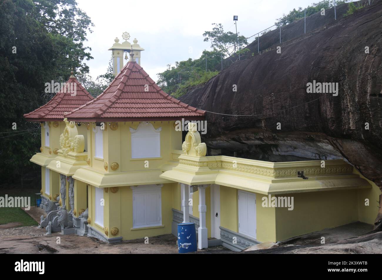 Aluthepola Ganekanda Raja Maha Vihara is an old Buddhist temple in ...