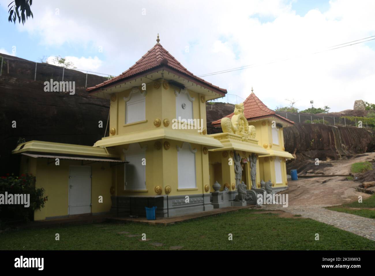 Aluthepola Ganekanda Raja Maha Vihara is an old Buddhist temple in ...