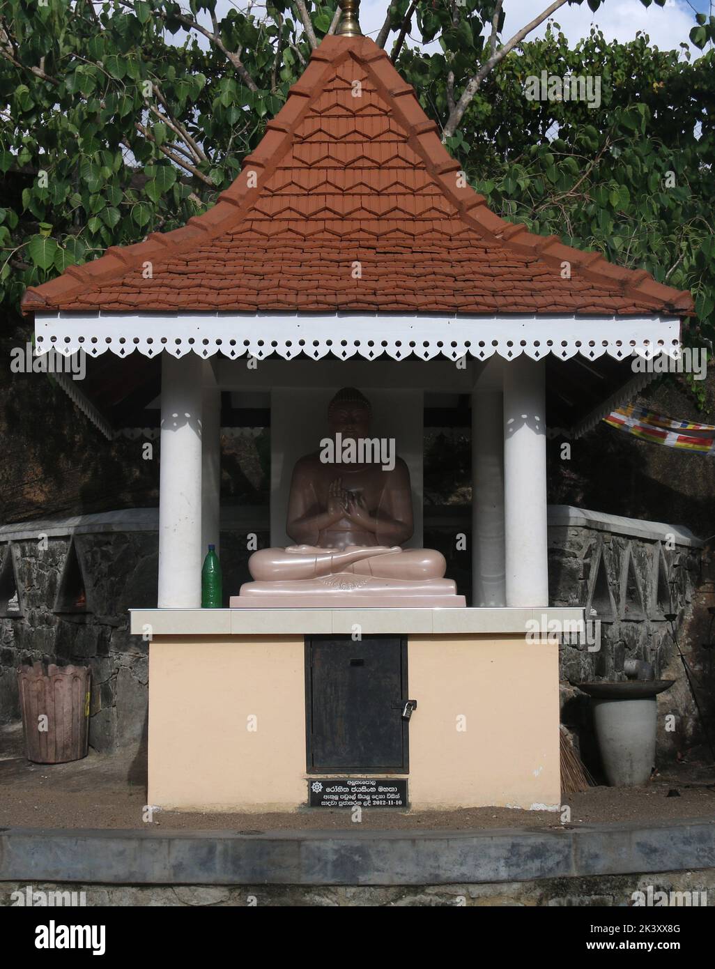 Aluthepola Ganekanda Raja Maha Vihara is an old Buddhist temple in ...