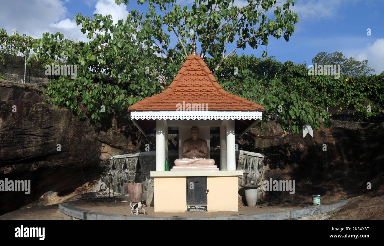 Aluthepola Ganekanda Raja Maha Vihara is an old Buddhist temple in ...