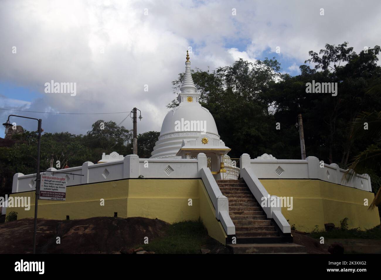 Aluthepola Ganekanda Raja Maha Vihara is an old Buddhist temple in ...