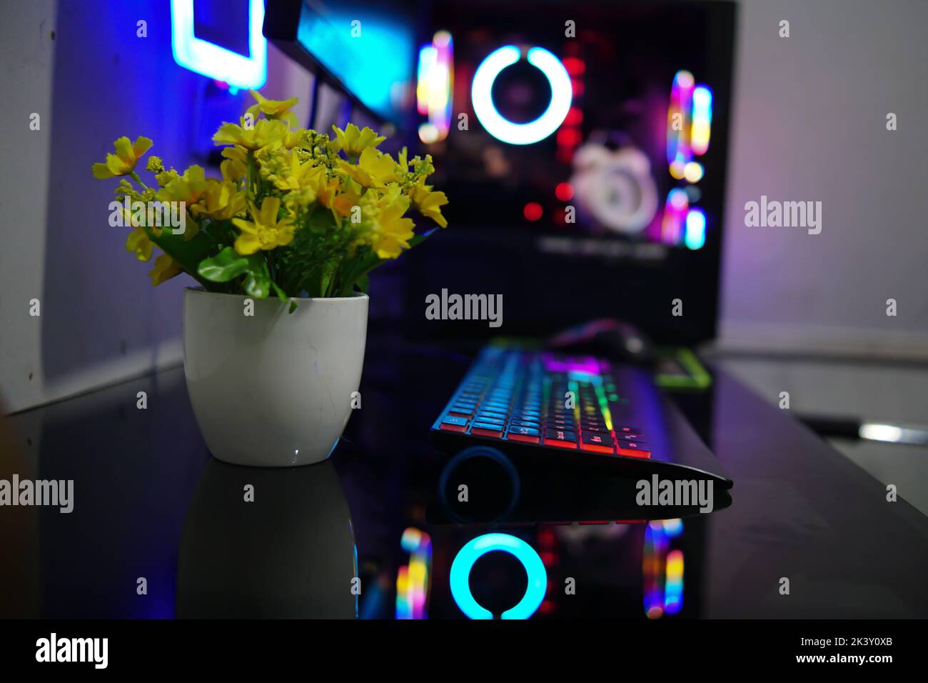 Office table with accesories hi-res stock photography and images - Alamy