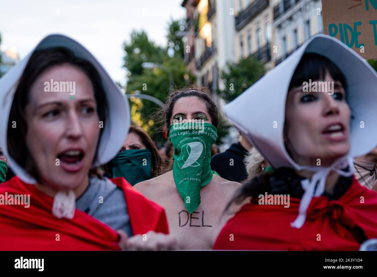 Women wearing costumes of the handmaid's tale tv series, shouting ...