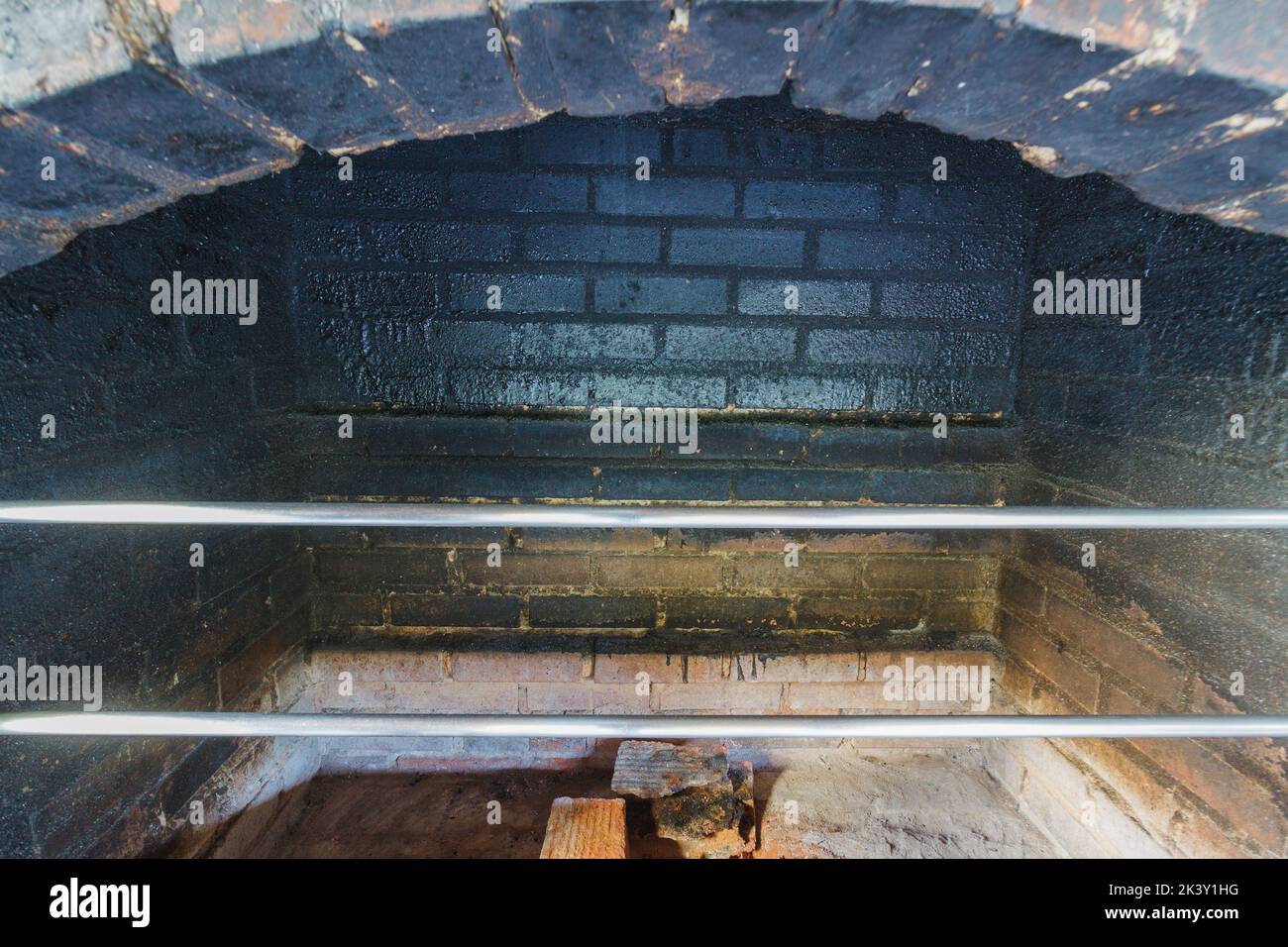 Empty grill hi-res stock photography and images - Alamy