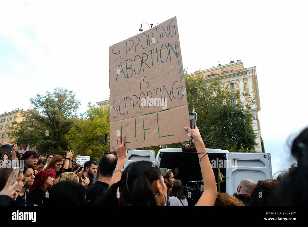 Rome, Italy. 28th Sep, 2022. A protester displays a sign expressing her ...