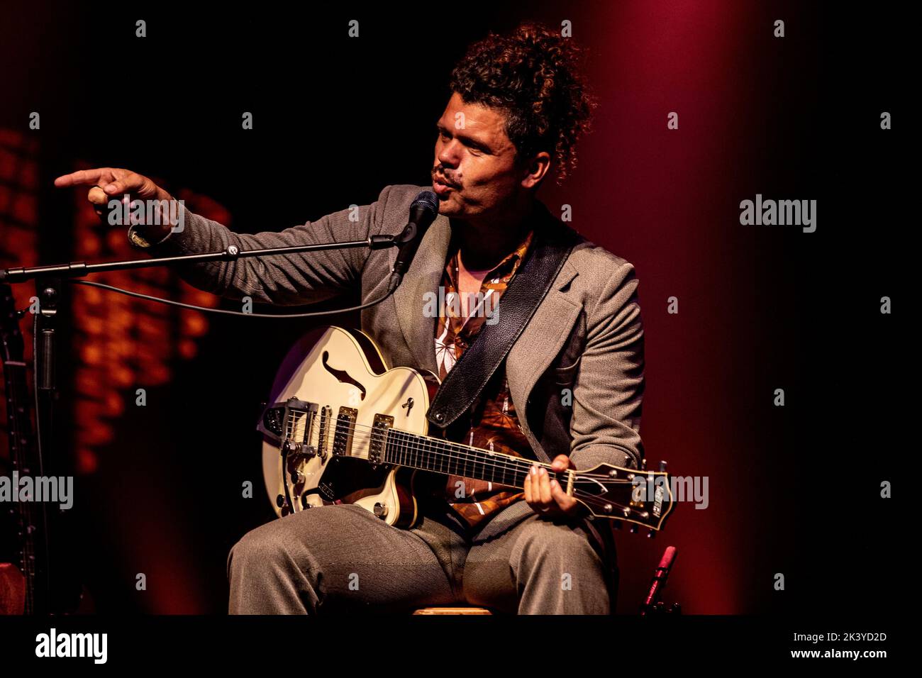 Australian singer songwriter and blues guitarist ash grunwald performs ...