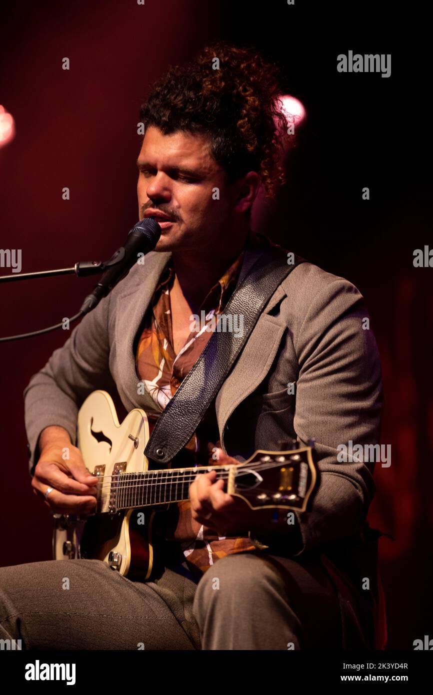 Australian singer hi-res stock photography and images - Alamy